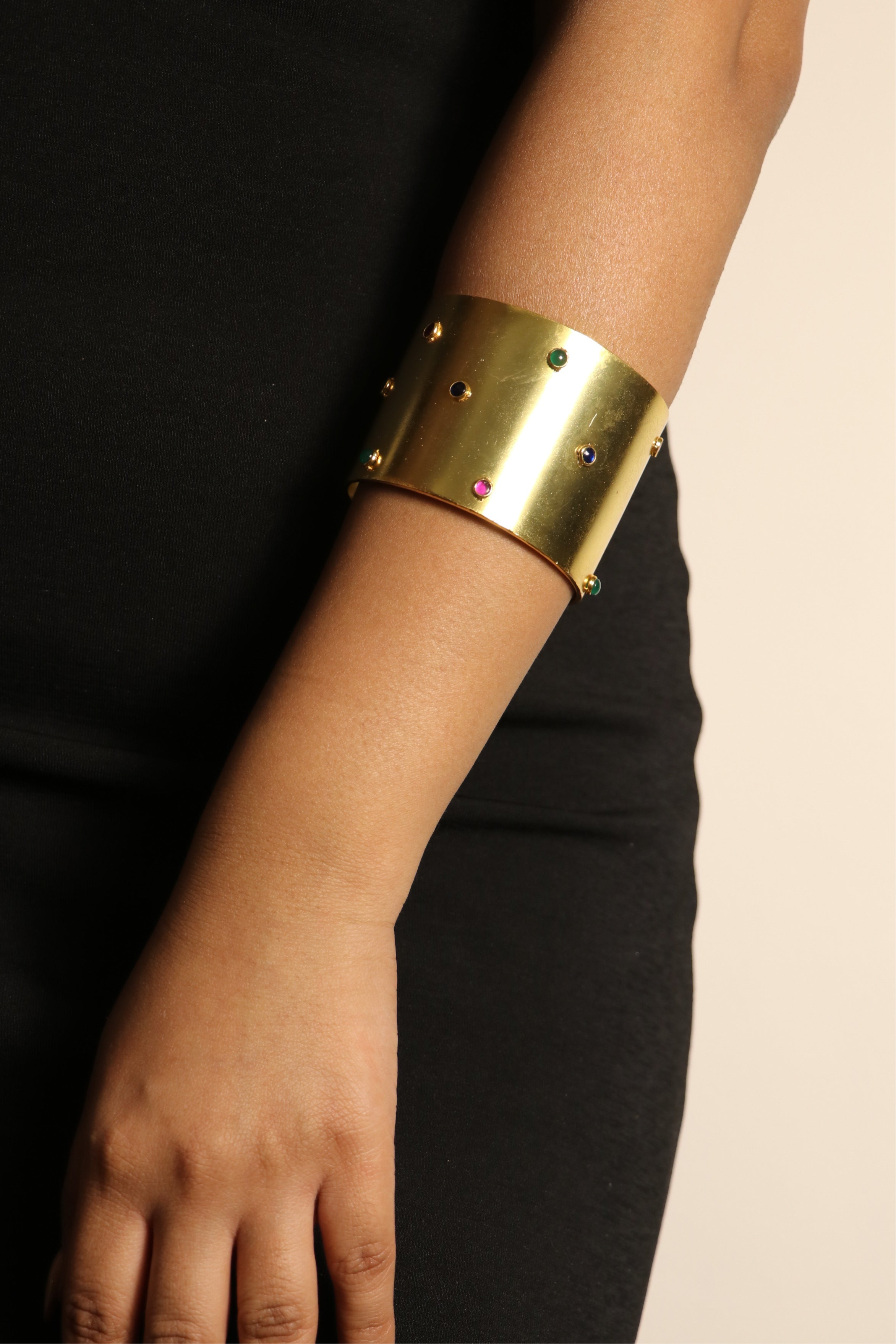 Stone Chunky Handcuff (Adjustable) – Dashiastore